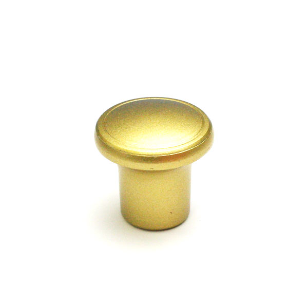 入り数：1個入り 色：SG 見た目の横幅サイズ：22mm 設置面のサイズ：13mm 高さ：21mm 材質：真鍮 仕上げ：メッキ仕上 付属ビス：M4×35mm 適合扉厚：16～32mm 使用上の注意 適合扉厚サイズ以外の扉に取り付ける場合は、...