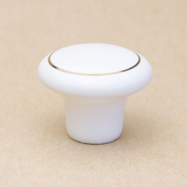 入り数：1個入り 色：ホワイト 見た目の横幅サイズ：32mm 設置面のサイズ：16mm 高さ：24mm 材質：陶器/セラミック 付属ビス：トラスM4×20mm（1本入）/トラスM4×25mm（1本入） 適合扉厚：12～21mm 使用上の注意...