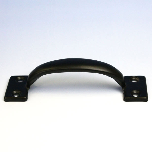 適合扉厚：19mm以上 色：消黒 見た目サイズ：L:146mm　W:40mm 高さ：37mm ビスピッチサイズ：121mm 材質：鉄 仕上げ：消黒塗装 付属ビス：木ネジ皿4×19mm(4本) ※キリで下穴を開けてネジどめして下さい。 ※ネジ...