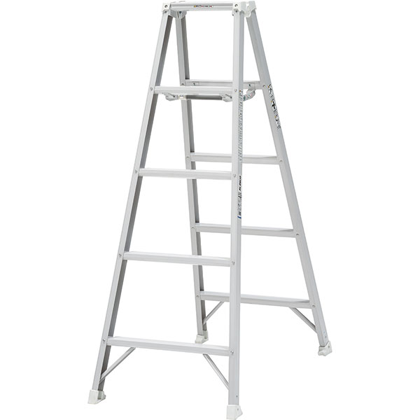 ■軽量専用脚立の130kg仕様 ■オシャレなホワイトカラー ●天板高さ：1.41m ●有効高さ：1.11m ●踏ざん幅：55mm ●設置寸法(mm)：幅573×奥行996 ●収納寸法(mm)：幅573×奥行151×高さ1489 ●質量：4....