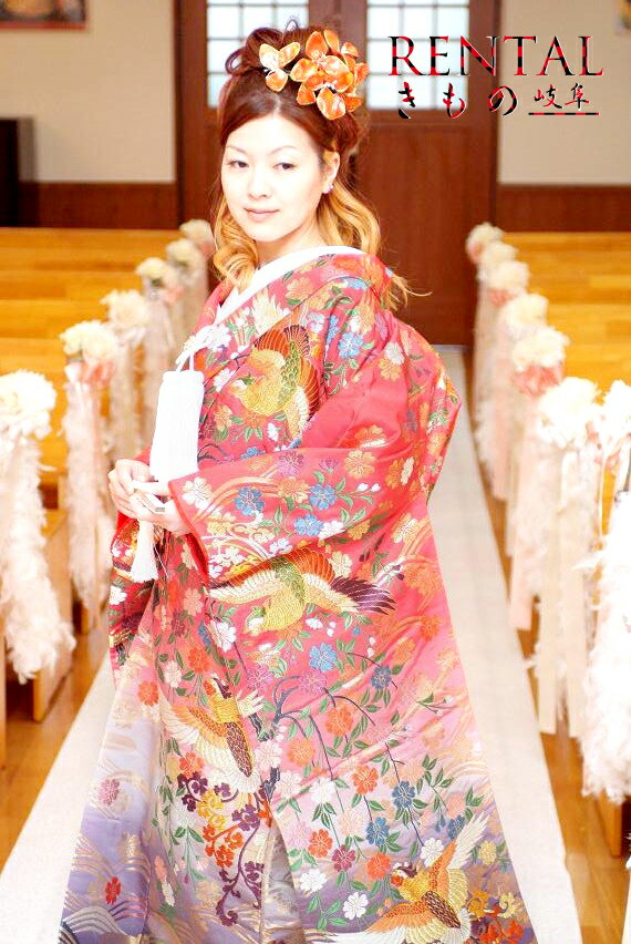 【サイズ】着丈M、身幅M 【素材】絹 【色】ワイン色　 〔打掛フルセットレンタル〕 ・打掛・掛け下着物・掛け下帯・長襦袢 ・帯揚げ・帯締め・掛け帯・箱世故・扇子 ・刀剣・抱え帯・腰紐・伊達巻・前板・後ろ板 ・帯枕・コーリンベルト・肌着・足袋...