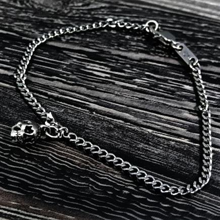 ギフト対応 ●【素材】ステンレス ●【サイズ】スカルチャーム：約5x12mm 　　　　　　　チェーン：全長 約22.5cm ●【カラー】シルバー ●【付属品】オリジナル箱【Ed Hardy/エド・ハーディー】ステンレスアンクレット ご購入前...