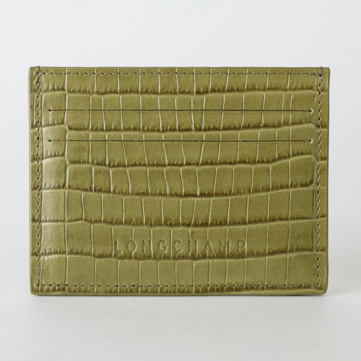 クロコダイル柄の型押しを施した上質なカウハイドレザーを使用した、「ポケットコレクション」のカードホルダー。フロントにはロンシャンのロゴをエンボス加工し、控えめながらも洗練された存在感です。スリムなフォルムに4つのカードスロットを備え、必要な...