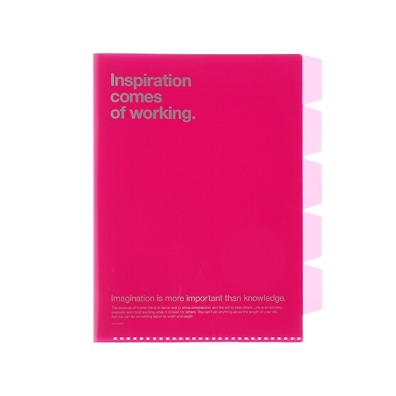 商品名デルフォニックス 5パーツホルダー A5 ローズ クリアファイル カラフル 文房具説明表紙にプリントされたタイポグラフィと鮮やかなカラーが海外ステーショナリーのような、A5サイズのファイルです。5パーツという名の通り、1冊のクリアファ...