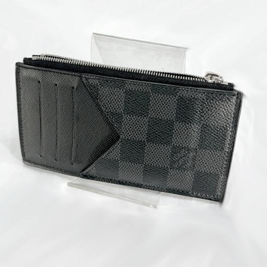 【ブランド名】ルイヴィトン 【商品名】コインカード・ホルダー 【素 材】ダミエグラフィット 【型 番】N64038 【シリアル】NZ2159 【カラー】ブラック×グレー 【仕 様】カードポケットx3、フリーポケットx2 【サイズ】縦 約8c...