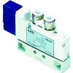 CKD　電磁弁　パイロット式5ポート弁　4GAシリーズ　8．1C　Rc3／8　DC24V JAN：4547431017178 メーカー：CKD（株） / ブランド：CKD / 原産国：日本 特長●シングルソレノイドタイプの5ポート弁です。●...