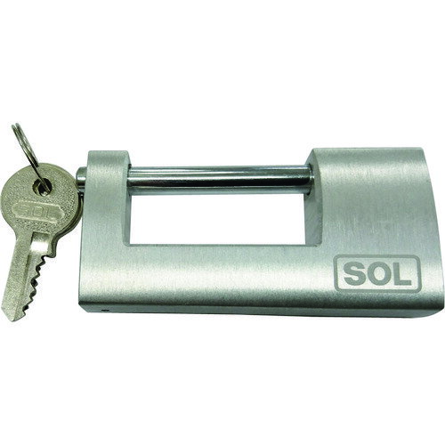 SOL　No．5700　アルミ倉庫錠　100mm JAN：4994421570104 メーカー：清水（株） / ブランド：SOL / 原産国：中国 特長●施錠する掛金部の幅が広い箇所に有効です。 用途●倉庫など、留め具の幅が広いところの施錠...