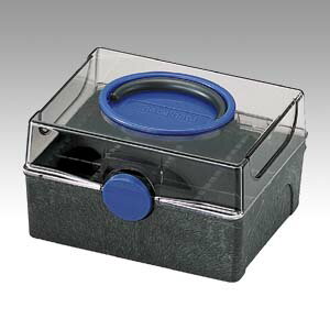 ●規格：小型●外寸：幅146．5×奥130．2×高89．5mm●内寸：幅134×奥104×高70mm●収納科目印数：約48本●材質：蓋＝再生AS樹脂，本体／握り／仕切板＝再生PS樹脂その他（クッション材は除く）＝再生PP樹脂　