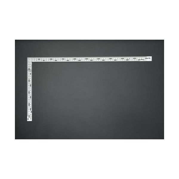 ●測定目盛…(外メモリ)300×150mm(内メモリ)250×100mm●長枝(短枝)×幅×厚さ…320(160)×20×2.0mm●長さの許容値…±0.2mm●8段目盛(8つの面全てに目盛付)●厚手幅広●建築鉄工用●表裏mm単位表示●ステ...