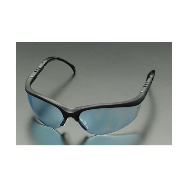 ●ポリカーボネートレンズ●99.9％UVカット●つる長調整可能●めがねサイズ…A：131mm、B：140mm、C：50mm、D：41×78mm●重量…30g　
