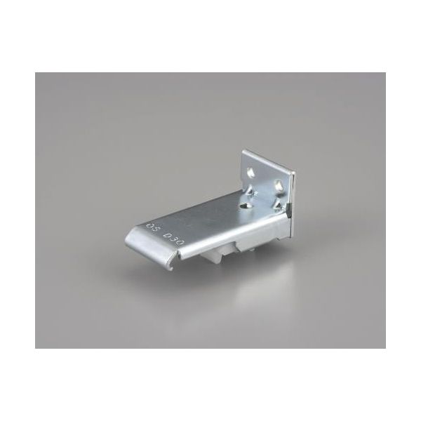 エスコメーカーお問い合わせ：06-6532-6226●30mmレール用●サイズ…62×25×28(H)mm●取付穴径…φ4.2mm●材質…スチール●壁面取付用●押さえるだけでレールが取付けられるので、作業効率が大幅にアップします。