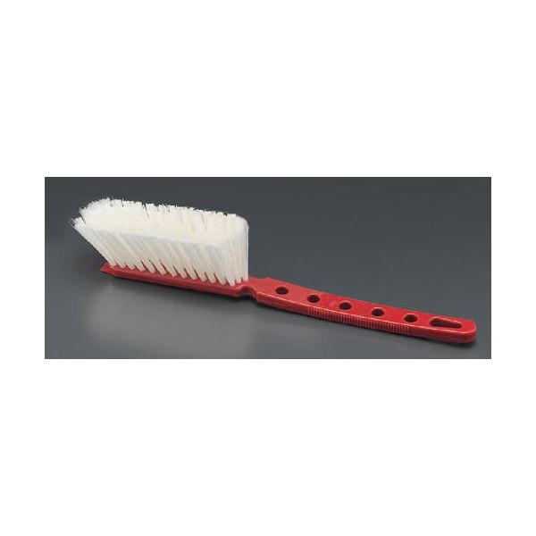 エスコメーカーお問い合わせ：06-6532-6226●全長…410mm●毛質…ハード●毛丈…60mm●ブラシサイズ…60×180mm●材質…毛先：塩化ビニール、柄：ポリプロピレン●赤・緑・青の3色あります。(色指定はできません。)●1本入りです。