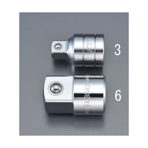 エスコメーカーお問い合わせ：06-6532-6226●メス…1/2”●オス…3/8”●直径…22mm●全長…35mm●重量…45g●差込角の異なるソケットとハンドル等を接続する為のアダプターです。