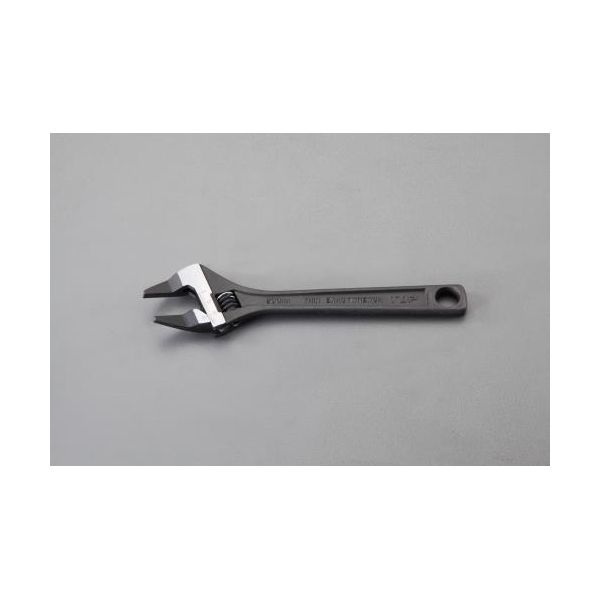 ●全長…216mm●呼び寸法…200mm●重量…235g●使用範囲…0〜24mm●口幅目盛付●材質…クロムバナジウム●保証トルク…137.3N・m●先端角度20°ベントタイプ●ガタなしバックラッシュレス構造のウォーム採用。スパナ感覚でお使い...