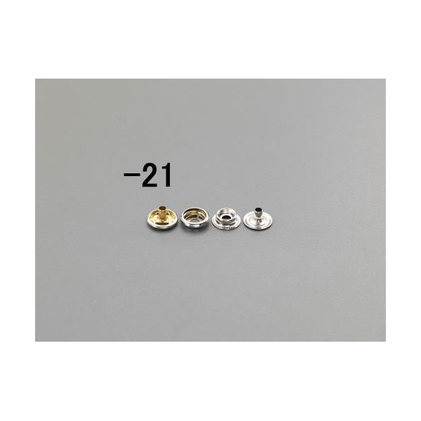 ●リングホック頭径…15mm●厚み…3.0mmまで●重量…38g●材質…真鍮(ニッケルメッキ)●用途…厚みのあるジーンズ生地にもしっかり固定。ワンポイントアクセントにも便利。●入数…10組（1）木板・樹脂板の上に素材を置き、リングホックの取...