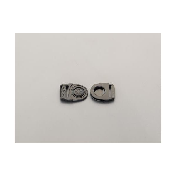 ●材質…ポリアセタール樹脂●サイズ(B×C×D)…38×67×8mm●適用バンド幅(A)…30mm●回転角度…60°(片側30°)●フロントプッシュリリースタイプ、回転機構●フロントプッシュ方式の操作性に優れた商品●斜め方向からも挿入できます。