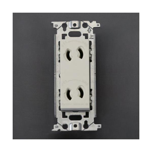 エスコメーカーお問い合わせ：06-6532-6226●定格容量…15A 125V●差込み口…2個●仕様…抜け止め●サイズ（コンセント部）…48×110×26.8(D)mm●OA機器・電源プラグの外れ防止に●フルカラー3個用プレート適合●適用...