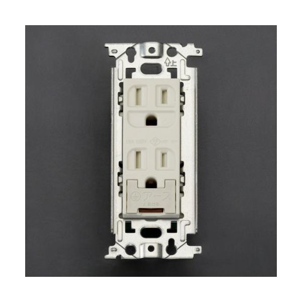 エスコメーカーお問い合わせ：06-6532-6226●定格容量…15A 125V●差込み口…2個●サイズ…47.9×110×28.8(D)mm●フルカラー3個用プレート適合●アースターミナル付●結線方式…電線・接地：速結式ねじなし端子構造、...