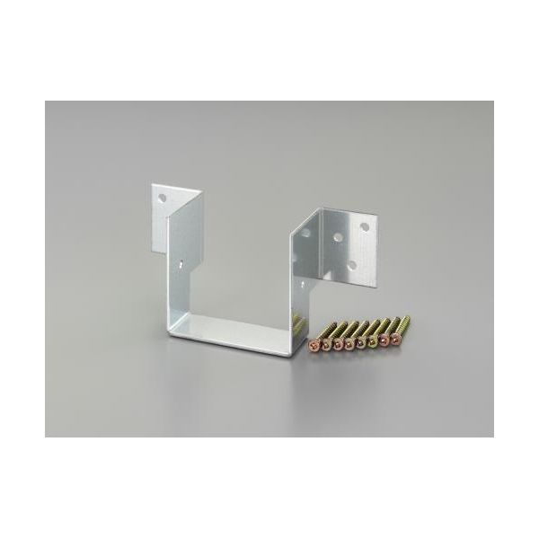 エスコメーカーお問い合わせ：06-6532-6226●材質…溶融亜鉛メッキ鋼板●穴径…6mm(8穴)●梁受部…90×84×60(D)mm●板厚…2.3mm●入数…5個●金物の下部がカットされているので基礎に干渉せず取付けでき、大引き受けとし...