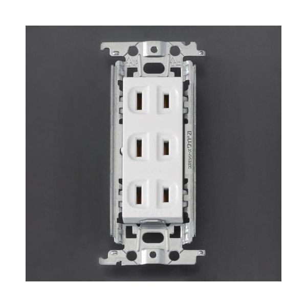 ●定格容量…15A・125V●サイズ…50.1×110mm●コンセント…2P×3個