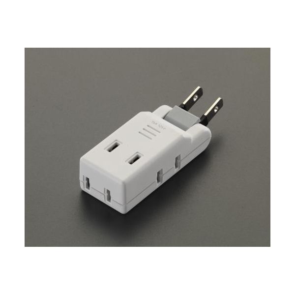 ●定格…15A・125V(1，500W)●コンセント口数…4口●サイズ…28(W)×20(D)×63(H)mm●重量…31g●カラー…ホワイト●4方向に電源を分配できます。●コンパクトサイズなのでスペースを気にせず配線できます。●プラグはホ...