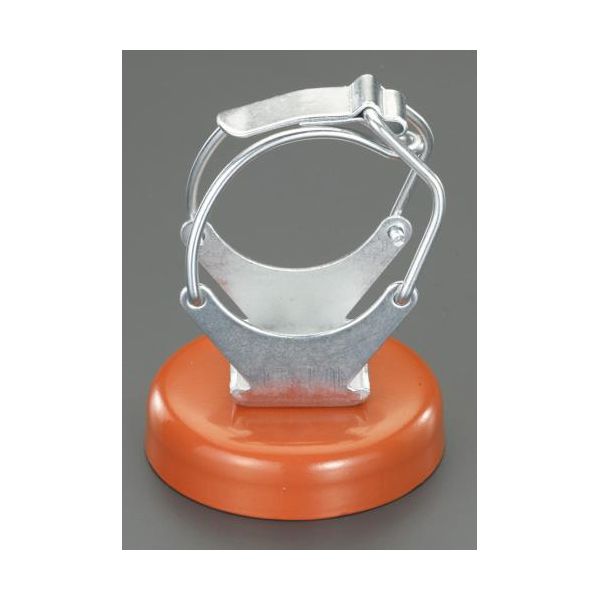 ●サイズ…φ90×115（H）mm●適応グリースガン径…約φ58mmまで●防錆加工●グリースガンをしっかり掴み、マグネットで壁面に固定できます。