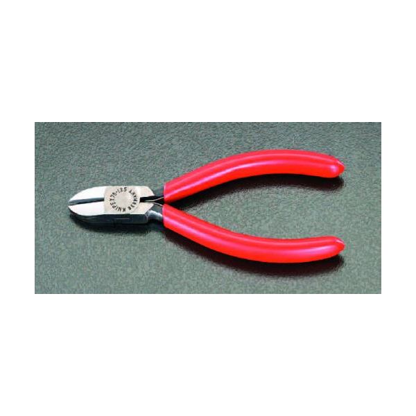 ●オーバル●全長…115mm●切断能力…軟線：φ0.3〜1.6mm、中硬線：φ1.2mm、　硬線：φ0.5mm●刃硬度…HRC62●バネ付●ハンドル…プラスチックコーティング●仕上げ…磨き●斜刃●ワイヤークランプ付　