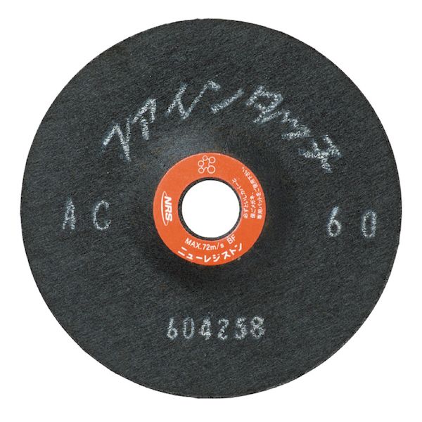 ●準標準品●砥粒：WA●最高使用周速度：72m/s(4,300m/min)●外径(mm)：100●穴径(mm)：16●厚み(mm)：3●粒度(#)：36●適度な柔軟性とシャープな切れ味で研磨作業ができるフレキシブル砥石です。●角面など過酷な...