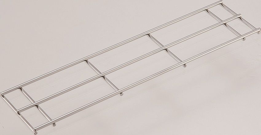 パール金属の商品は、メーカーの都合により納期確定に、ご注文後約5日かかります。パール金属メーカーお問い合わせ：0256-35-3113【商品説明】●ソロタイプの焚き火台用のゴトク●取り付け可能サイズ：奥行290mm以内●耐荷重：約5kg●材...
