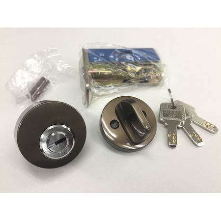 【商品説明】■特徴：単体で取り付けられる屋内用のシリンダー+サムターン錠前です。ラッチはサムターン専用チューブララッチを採用しております。ディンプルキー仕様で鍵違い500通り。使い勝手の良い左右兼用タイプです。鍵は3本付きです。※屋内専用と...