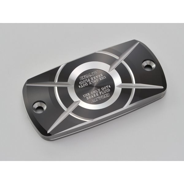 デイトナメーカーお問い合わせ：0120-60-4955【商品説明】純正マスターシリンダーのタンクキャップを、アルミ無垢材を繊細かつ丁寧な加工で削り出し、コントラスト際立つデュアルアルマイトで仕上げました。レーザーマーキングロゴ入り。●こだわ...