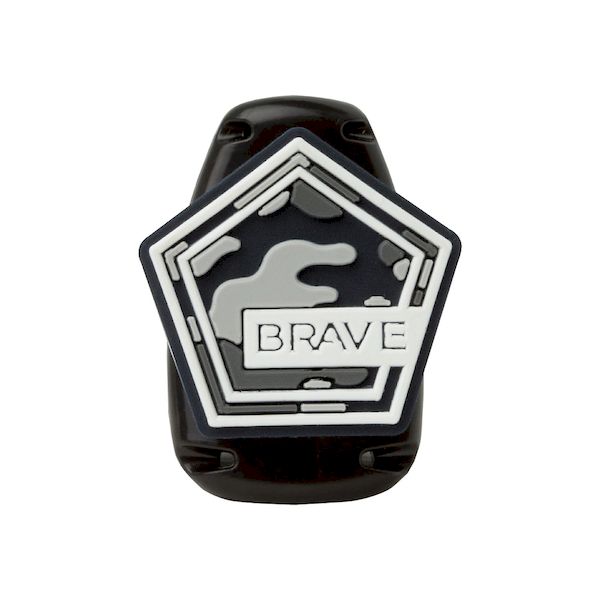 【商品説明】●大事な服に穴が開かない！名札留め●引っぱっても外れにくい！●ロックレバーをひらいて服にはさむだけ。カンタンに取り付けできる！●クリップのモチーフ回転でポケットにも取り付けできる。●厚手の服にも取り付けられます。●商品:約26〜...