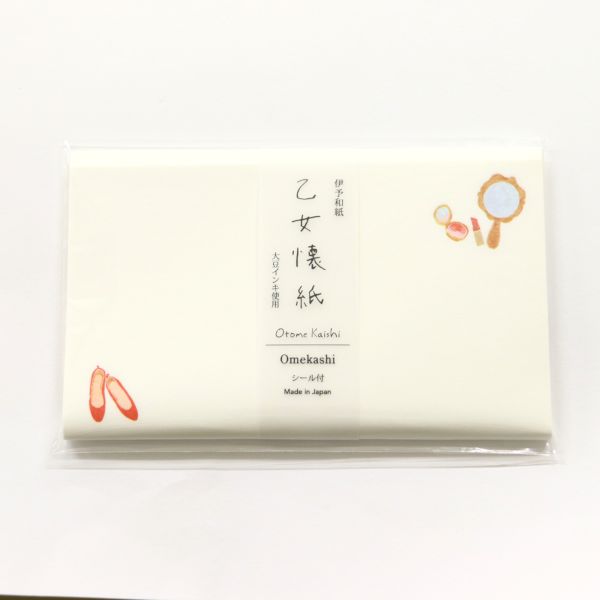 【商品説明】●乙女懐紙●日常使いしやすい可愛い柄がいっぱい！●お菓子を包む時や、ポチ袋として使う時に便利なシール付きです。●サイズ縦_本体（mm）：50●サイズ横_本体（mm）：50●サイズ高さ_本体（mm）：20