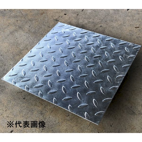 【商品説明】●特徴：縞鋼板で製作した集水桝用蓋です。通常の桝蓋とは違いものを落とす心配がない製品です。施工が不要で取り付け・取り外しが簡単に行えます。●材質：鋼板製●適用みぞ幅(mm)300●本体内幅寸法W（mm）：315●本体外幅寸法C（...