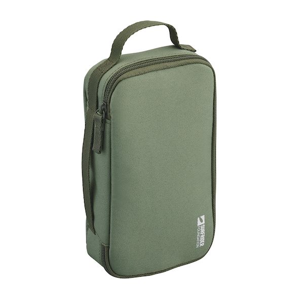 【商品説明】●厚みがあるものも収納できる立体的なメッシュポケット。●バッグから取り出しやすいハンドル付き。●デジタルガジェットを入れて。キャンプ用品を入れて。 調理器具を入れて。