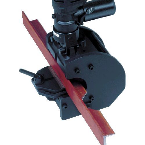 【特長】●携帯型アングル加工機用アタッチメントです。【仕様】●最大加工能力：L50×50×t4(SUS304)・t6(SS400)●寸法(mm)：W180×L245×H215●品名：アングルノッチャー【原産国】日本
