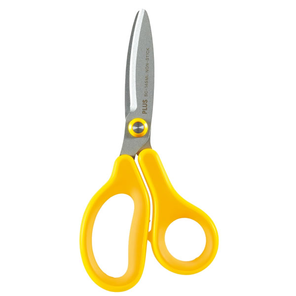 PLUS／フィットカットカーブJr. 子供用にも「使いやすさ」と「安心・安全」を。 ○しっかり握れて手が痛くなりにくい、やわらかグリップ ○なめらかな使い心地と切れ味長持ち、がたつき防止リング ○粘着テープがベタつきにくく、サビや汚れに強い...