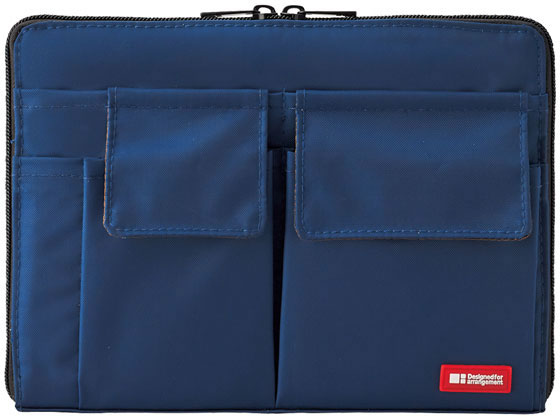 【商品説明】大きくコの字に開くメインポケット！（メインポケットは、ダブルファスナーで大きく「コの字」に開きます。）フタ付きで落下防止！（マチ付きポケットには落下防止のためのフタが付いています。フタを使用しない場合はポケット内部に収納できます...