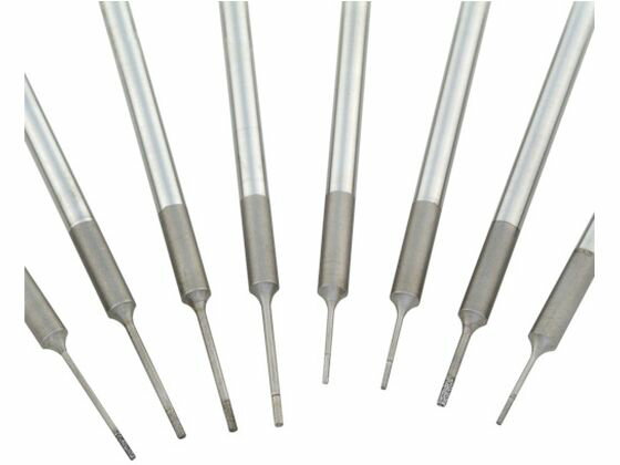 【仕様】●型番：11853●最高使用回転数（rpm）：60000●軸径（mm）：3●刃径（mm）：0．5●砥粒：ダイヤモンド●粒度（＃）：325●刃長（mm）：3●全長（mm）：50●軸長（mm）：13●ダイヤモンド砥粒【備考】※メーカーの...