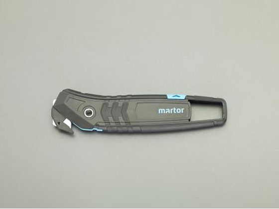 【仕様】●全長：155mm●作業時断面：6mm●材質：刃：スチール、本体：プラスチック●刃は両サイド仕様。1枚で2回使用可能です。●バンドカット、テープカット、フィルムカット等の開梱作業が1本でできます。●替刃1枚付●★替刃は本体に収納可能...