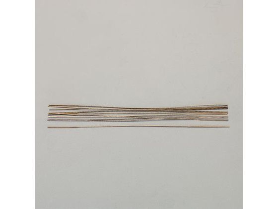 【仕様】●全長：130mm●断面：0．6（幅）×0．26（厚み）mm●山数：60●入数：10本●番数（＃）：1●金、銀、鋼、銅、鉄、真鍮、ニッケルの切断に【備考】※メーカーの都合により、パッケージ・仕様等は予告なく変更になる場合がございます...