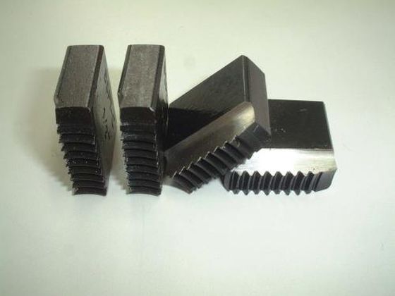 【仕様】●サイズ：3／8”●適応機種：EA350SA−1・SA−4　旧EA350SB●水道、ガス管用替刃●入数：4個【備考】※メーカーの都合により、パッケージ・仕様等は予告なく変更になる場合がございます。【検索用キーワード】エスコ　ESCO...