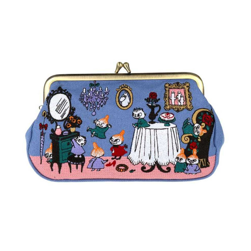 横幅が広いので、中身が取り出しやすい、便利ながま口タイプのペンポーチ。中には内ポケットが付いているので細かいものを分けて収納できます。●本体サイズ：205mm&times;145mm&times;60mm 120g●材質：綿・鉄・PU　