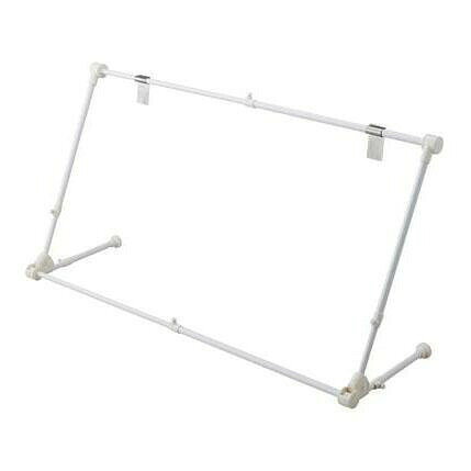エアコンの風で効率よく洗濯物を乾かす専用ハンガー☆悪天候が続いたり、急ぎのお洗濯物がある時に便利です。エアコンのサイズに合わせて伸縮可能です。サイズW70-90×D27-33×H48-70cm個装サイズ：30×10×73cm重量750g個装...
