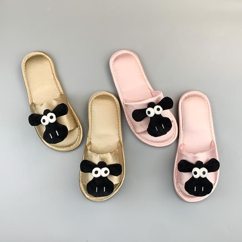 ルームシューズ レディース スリッパ かわいい 小羊モチーフ サンダル 滑り止め 室内履き 春夏 秋冬 ピンク系 ブラック シャンパンゴールド・カテゴリ: 拖鞋/家居鞋・靴底素材: PVC・対象: 男女兼用/カップル・機能: 防滑・・シーズ...