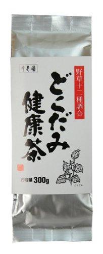寿老園 どくだみ健康茶 300g内容量:300gカロリー:0kcal原材料:はぶ茶、はと麦、どくだみ、はま茶、ウーロン茶、小豆、甘草、朝鮮人参、柿の葉、ビワの葉、熊笹、グァバの葉商品サイズ(高さ×奥行×幅):270mm×100mm×55mm