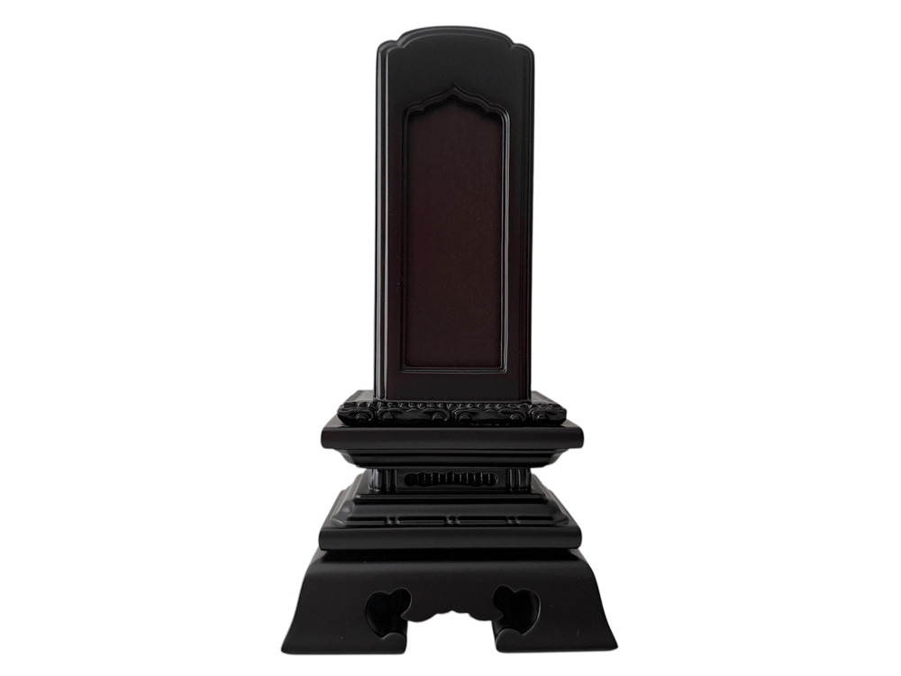 商品詳細 サイズ(約) 総高22cm　巾11．2cm　奥行7．3m 特徴 表面的な華やかさを抑えて、質実な美を追求、気品あふれる仕上げになっております。 文字彫 繰り出しお位牌ですので、一番前の板に「〇〇家先祖代々之霊位」と無料で文字彫させ...