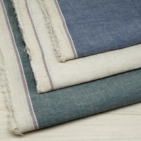 素材 綿70%リネン30% 生地幅 108センチ 厚み 薄肉厚 　　 伸縮性 なし　 　　　 特徴 綿糸 を 染めて 経糸 に　下晒 の糸を 横糸 にして 交互に織った シャトル感 のある 杢調 の 生地 を 手もみ 風の ハンドワッシャ ...