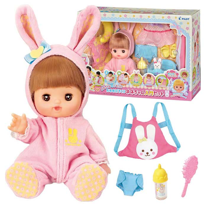 はじめてのお人形遊びにぴったりのネネちゃんの入門セット。 「おねんね」「ミルク」「おんぶだっこ」など基本のおせわ遊びがいろいろ楽しめます。 ネネちゃんは寝かせると目を閉じ、起こすと目を開きます。おふろに入れると、髪の毛がブロンド色に変化しま...