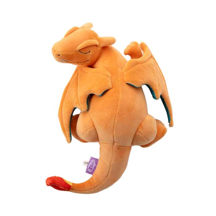 寝顔とぺしょっとした寝姿がかわいいすやすやフレンド。 人気のポケットモンスターより「リザードン」が登場。 手触りの良いモチッとした生地を使用。 色合いも淡く触り心地と寝姿にとてもマッチしています。 棚やベッド、ソファに机、どこに飾っても可愛...